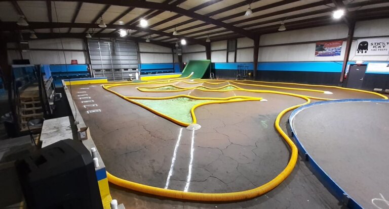 Thunder Alley R/C Speedway - RCTracks.io